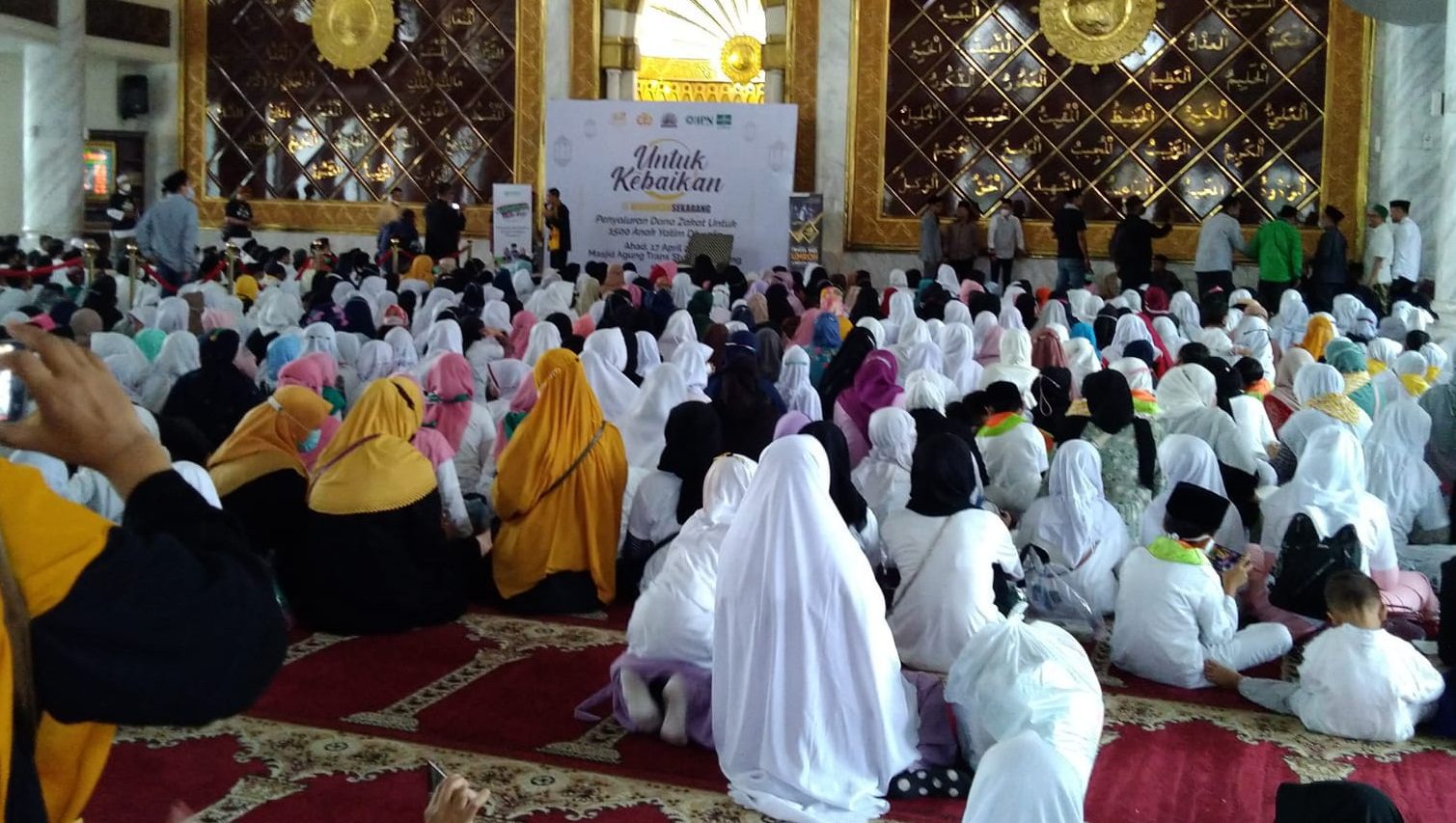 MIW Gelar Santunan dan Buka Puasa Bersama1500 Anak Yatim Dhuafa Bandung - PedomanRakyat.co.id