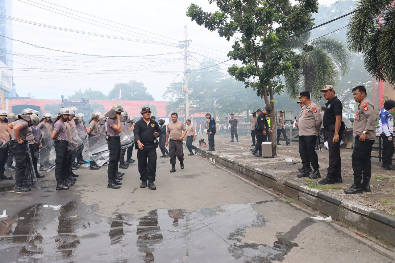 Siap Amankan Pemilu 2024, Kapolres Pelabuhan Makassar Pantau Langsung Latihan Dalmas ...