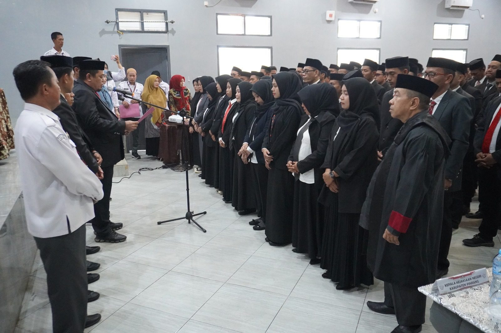 60 Anggota PPK Pilkada 2024 Dilantik Ketua KPU Pinrang - PedomanRakyat.co.id