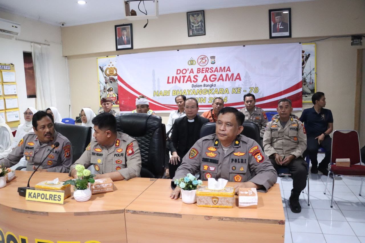 Doa Bersama Lintas Agama, Polres Pelabuhan Makassar Sambut Hari Bhayangkara Ke-78 ...