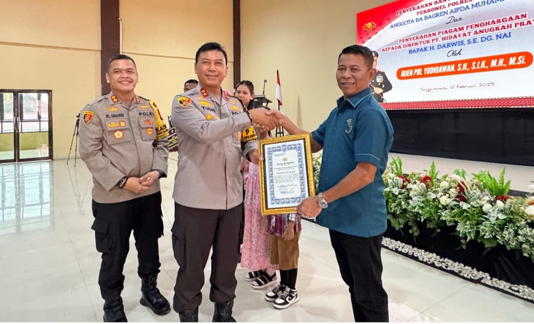Kapolda Sulsel Berikan Piagam Penghargaan Kepada Pemilik Perumahan PT Hidayat Anugrah Pratama ...